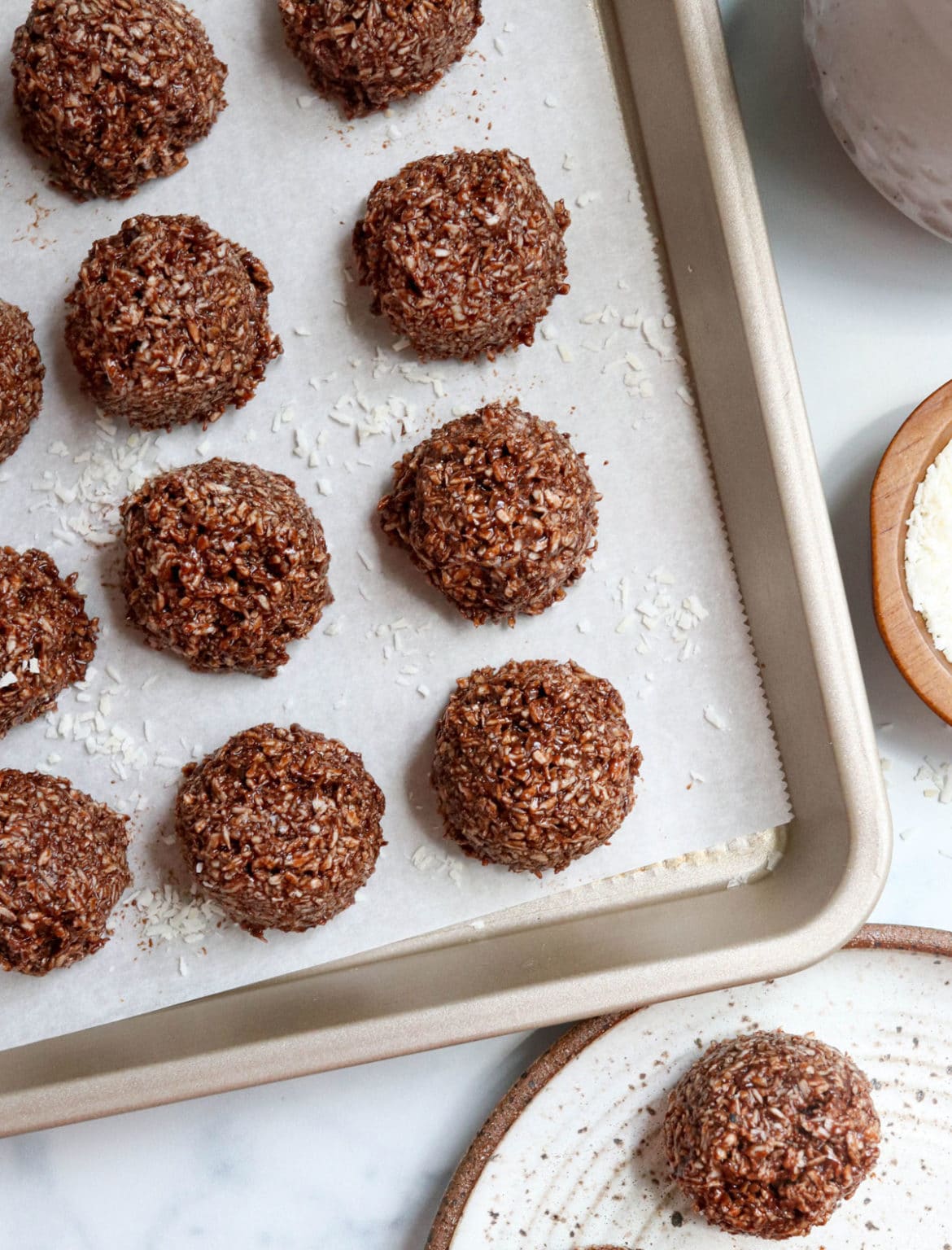 Chocolate Coconut Macaroons - Detoxinista