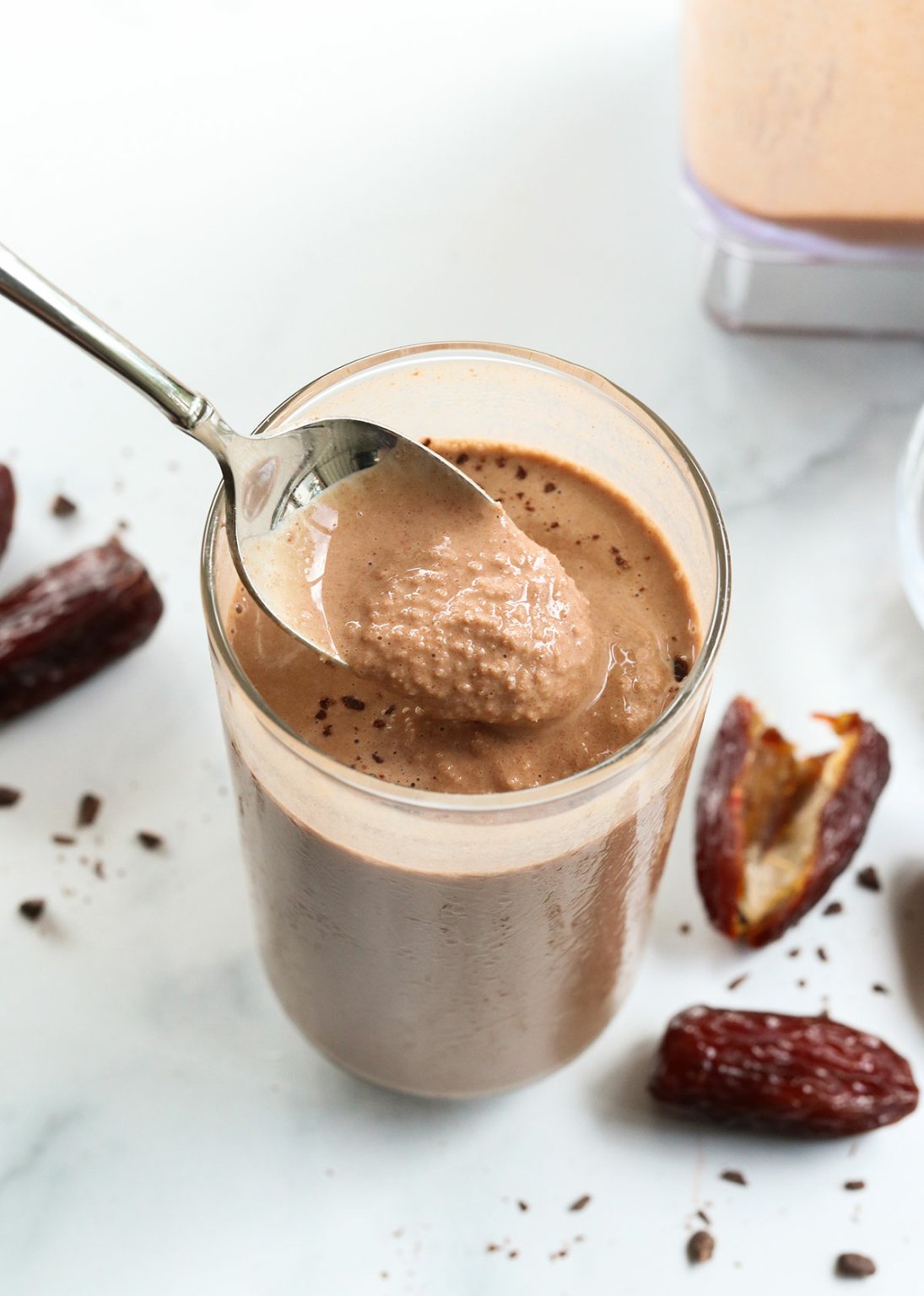 Chocolate Date Smoothie - Detoxinista