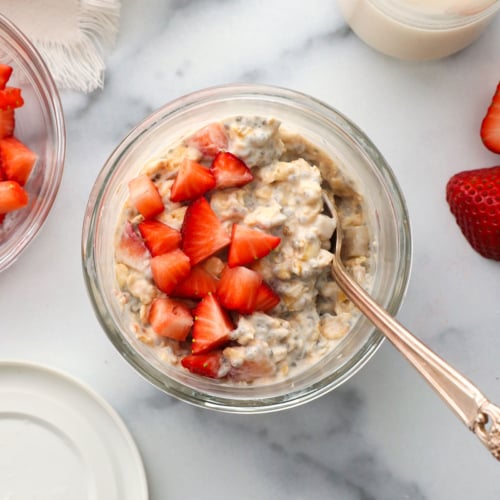 Strawberry Overnight Oats Recipe - Detoxinista